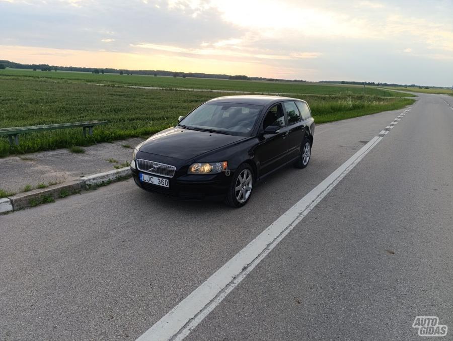 Melns Volvo V50 2005 Biržai, ar dzinēja tilpumu 2.00 L un nobraukumu 273 tūkst. km par 1500 €, foto 3 vietnē AUTOMOTO.COM.LV