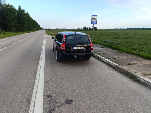 Black Volvo V50 2005 in Birzai, with an engine capacity of 2.00 L and mileage of 273 thousand km for 1500 €, photo 6 on AUTOMOTO.COM.LV
