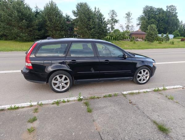 Black Volvo V50 2005 in Birzai, with an engine capacity of 2.00 L and mileage of 273 thousand km for 1500 €, photo 9 on AUTOMOTO.COM.LV
