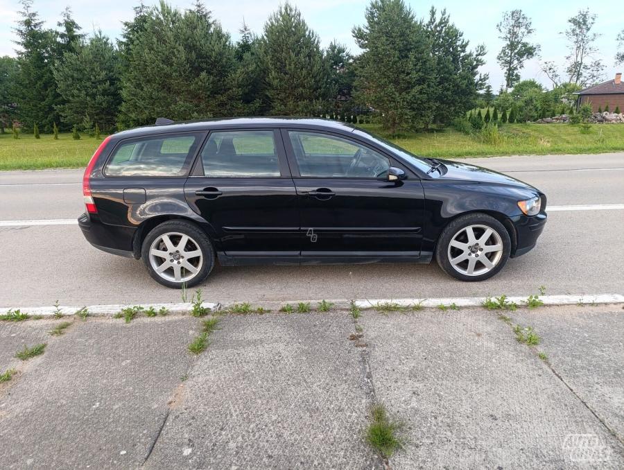 Melns Volvo V50 2005 Biržai, ar dzinēja tilpumu 2.00 L un nobraukumu 273 tūkst. km par 1500 €, foto 11 vietnē AUTOMOTO.COM.LV