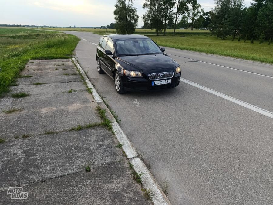 Melns Volvo V50 2005 Biržai, ar dzinēja tilpumu 2.00 L un nobraukumu 273 tūkst. km par 1500 €, foto 13 vietnē AUTOMOTO.COM.LV
