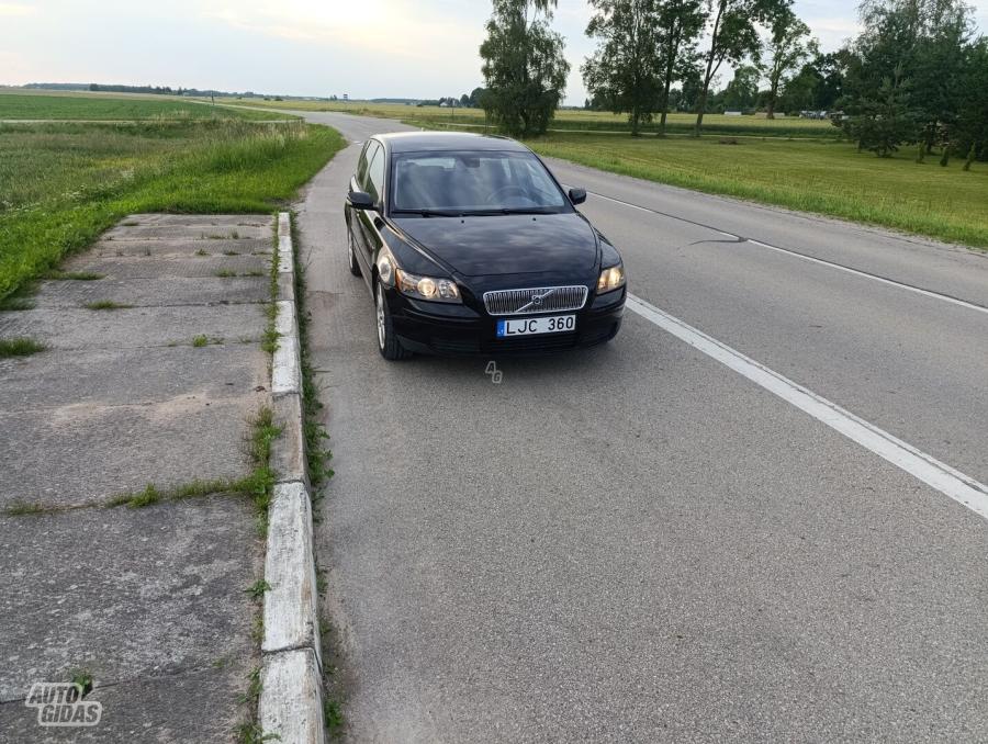Melns Volvo V50 2005 Biržai, ar dzinēja tilpumu 2.00 L un nobraukumu 273 tūkst. km par 1500 €, foto 14 vietnē AUTOMOTO.COM.LV