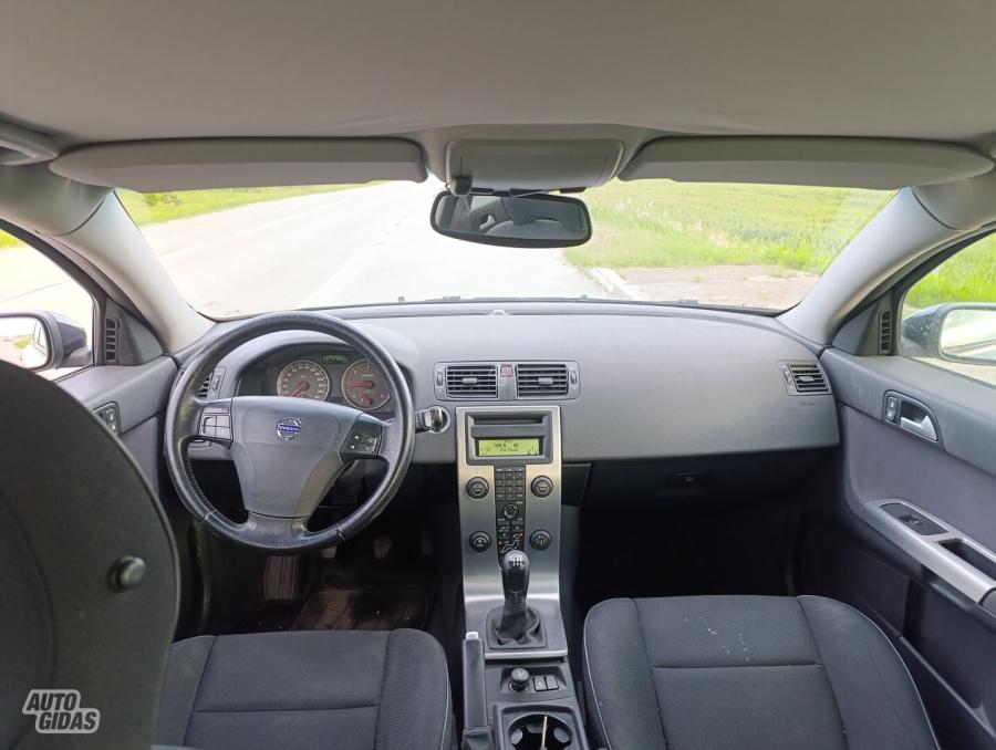 Melns Volvo V50 2005 Biržai, ar dzinēja tilpumu 2.00 L un nobraukumu 273 tūkst. km par 1500 €, foto 17 vietnē AUTOMOTO.COM.LV