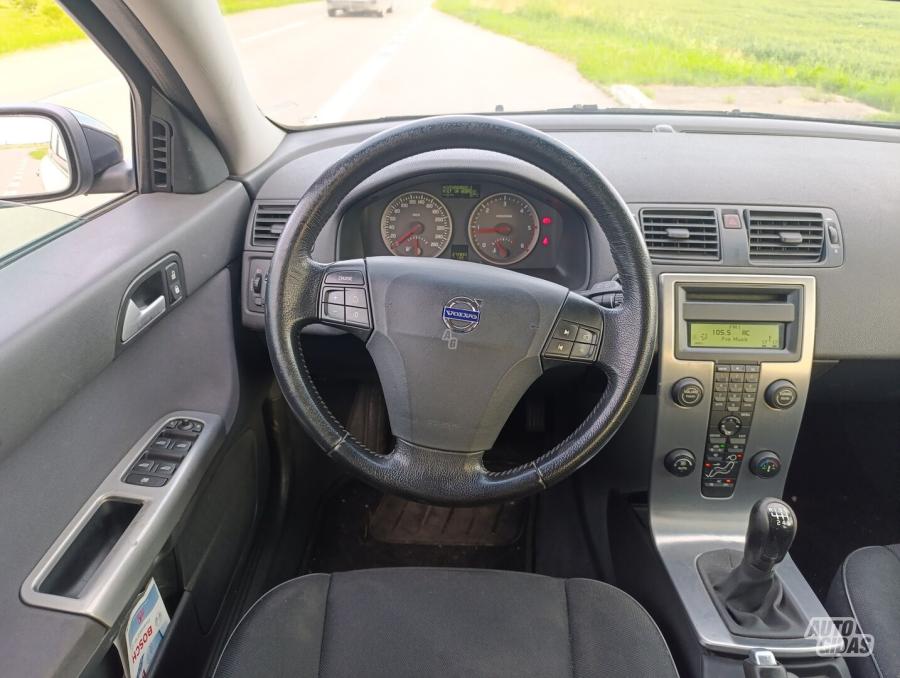 Melns Volvo V50 2005 Biržai, ar dzinēja tilpumu 2.00 L un nobraukumu 273 tūkst. km par 1500 €, foto 18 vietnē AUTOMOTO.COM.LV