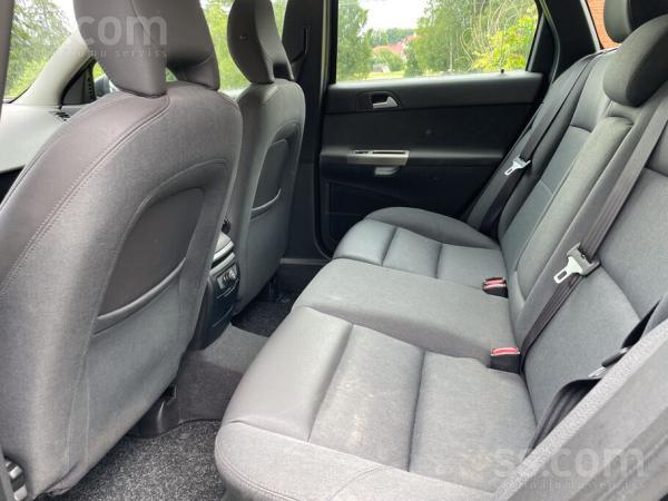 Black Volvo V50 2005 in Valmiera, with an engine capacity of 1.60 L and mileage of 355 thousand km for 2150 €, photo 9 on AUTOMOTO.COM.LV