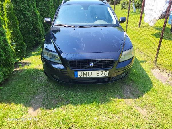 Melns Volvo V50 2005 Gargždai, ar dzinēja tilpumu 2.00 L un nobraukumu 442 tūkst. km par 1700 €, foto 1 vietnē AUTOMOTO.COM.LV