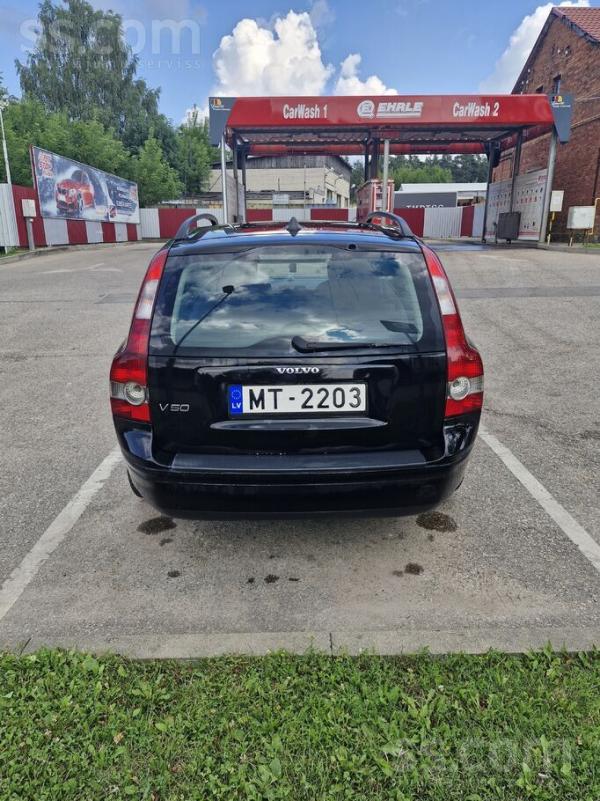 Melns Volvo V50 2005 Daugavpils, ar dzinēja tilpumu 2.00 L un nobraukumu 305 tūkst. km par 1900 €, foto 3 vietnē AUTOMOTO.COM.LV