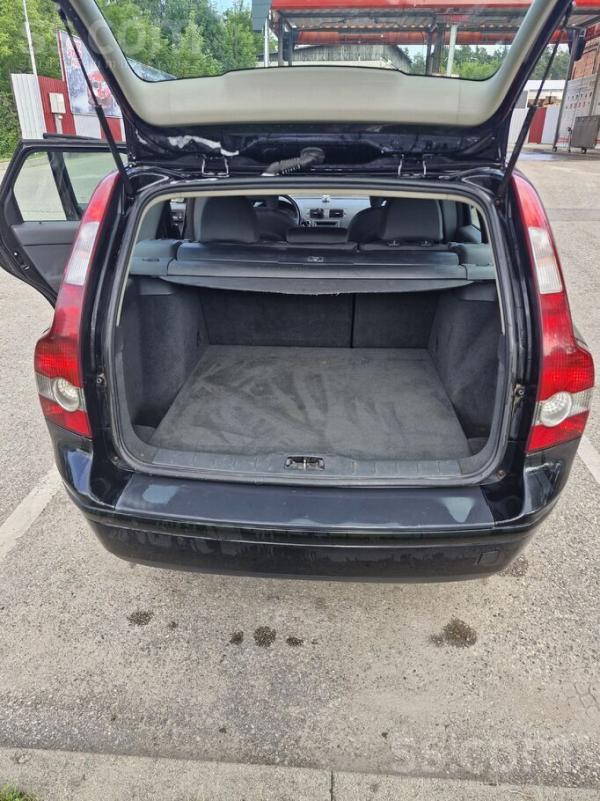 Melns Volvo V50 2005 Daugavpils, ar dzinēja tilpumu 2.00 L un nobraukumu 305 tūkst. km par 1900 €, foto 6 vietnē AUTOMOTO.COM.LV
