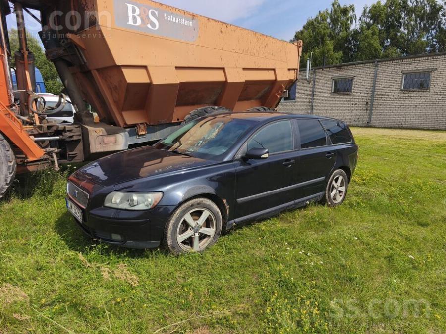 Melns Volvo V50 2005 Rīga, ar dzinēja tilpumu 2.00 L un nobraukumu 391 tūkst. km par 700 €, foto 1 vietnē AUTOMOTO.COM.LV