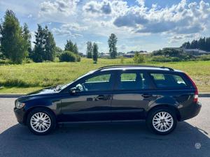 Black Volvo V50 2005 in Vilnius, with an engine capacity of 2.00 L and mileage of 380 thousand km for 1950 €, photo 3 on AUTOMOTO.COM.LV