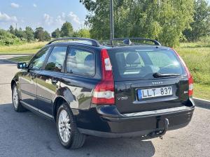 Black Volvo V50 2005 in Vilnius, with an engine capacity of 2.00 L and mileage of 380 thousand km for 1950 €, photo 4 on AUTOMOTO.COM.LV