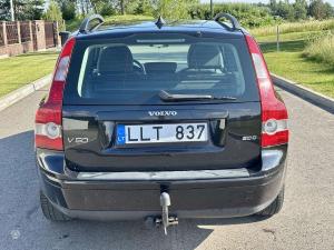 Black Volvo V50 2005 in Vilnius, with an engine capacity of 2.00 L and mileage of 380 thousand km for 1950 €, photo 5 on AUTOMOTO.COM.LV