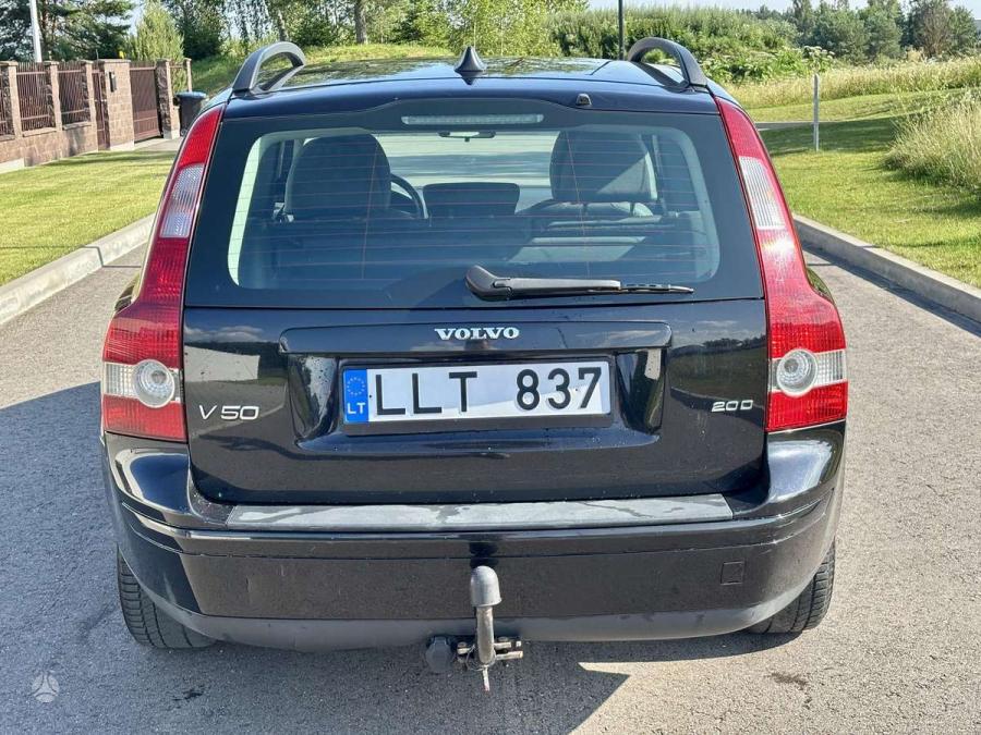 Black Volvo V50 2005 in Vilnius, with an engine capacity of 2.00 L and mileage of 380 thousand km for 1950 €, photo 5 on AUTOMOTO.COM.LV