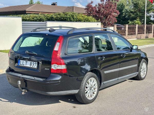 Melns Volvo V50 2005 Viļņa, ar dzinēja tilpumu 2.00 L un nobraukumu 380 tūkst. km par 1950 €, foto 5 vietnē AUTOMOTO.COM.LV