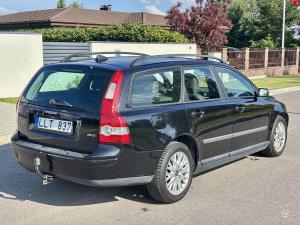 Black Volvo V50 2005 in Vilnius, with an engine capacity of 2.00 L and mileage of 380 thousand km for 1950 €, photo 6 on AUTOMOTO.COM.LV