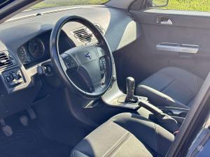 Black Volvo V50 2005 in Vilnius, with an engine capacity of 2.00 L and mileage of 380 thousand km for 1950 €, photo 9 on AUTOMOTO.COM.LV