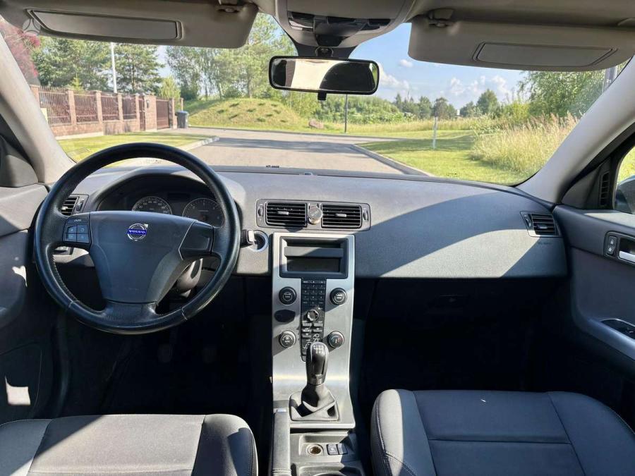 Black Volvo V50 2005 in Vilnius, with an engine capacity of 2.00 L and mileage of 380 thousand km for 1950 €, photo 10 on AUTOMOTO.COM.LV