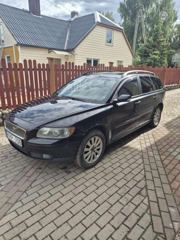 Black Volvo V50 2005 in Marijampole, with an engine capacity of 1.56 L and mileage of 349 thousand km for 1700 €, photo 3 on AUTOMOTO.COM.LV