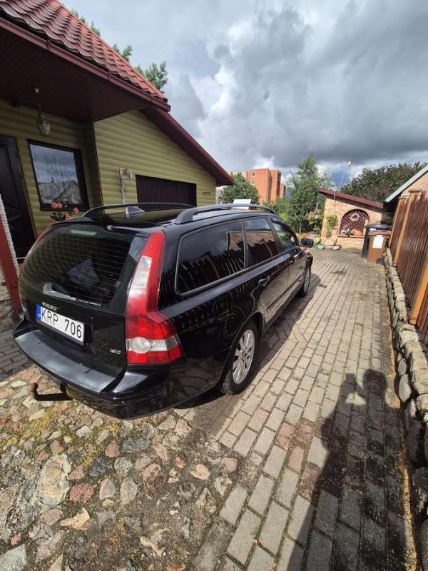 Black Volvo V50 2005 in Marijampole, with an engine capacity of 1.56 L and mileage of 349 thousand km for 1700 €, photo 4 on AUTOMOTO.COM.LV