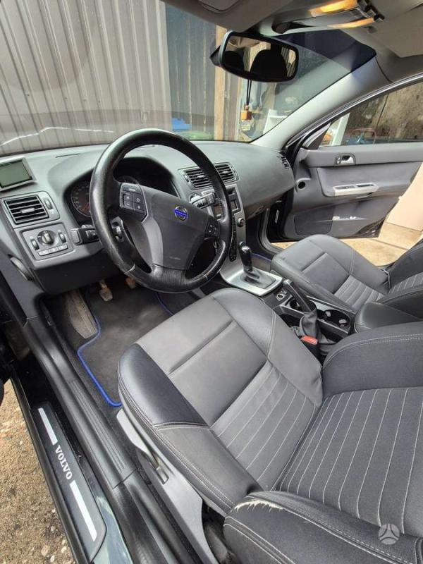 Black Volvo V50 2005 in Marijampole, with an engine capacity of 1.56 L and mileage of 349 thousand km for 1700 €, photo 6 on AUTOMOTO.COM.LV