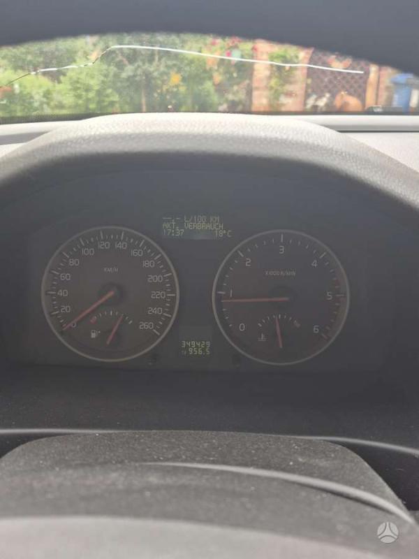 Black Volvo V50 2005 in Marijampole, with an engine capacity of 1.56 L and mileage of 349 thousand km for 1700 €, photo 9 on AUTOMOTO.COM.LV