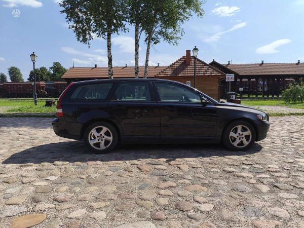 Black Volvo V50 2005 in Panevezys, with an engine capacity of 2.00 L and mileage of 295 thousand km for 780 €, photo 7 on AUTOMOTO.COM.LV