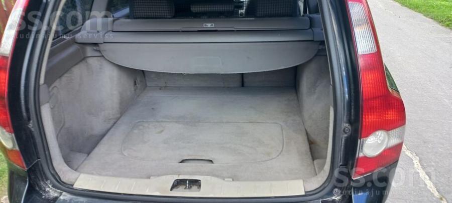 Melns Volvo V50 2005 Jelgava, ar dzinēja tilpumu 2.00 L un nobraukumu 355 tūkst. km par 1900 €, foto 4 vietnē AUTOMOTO.COM.LV