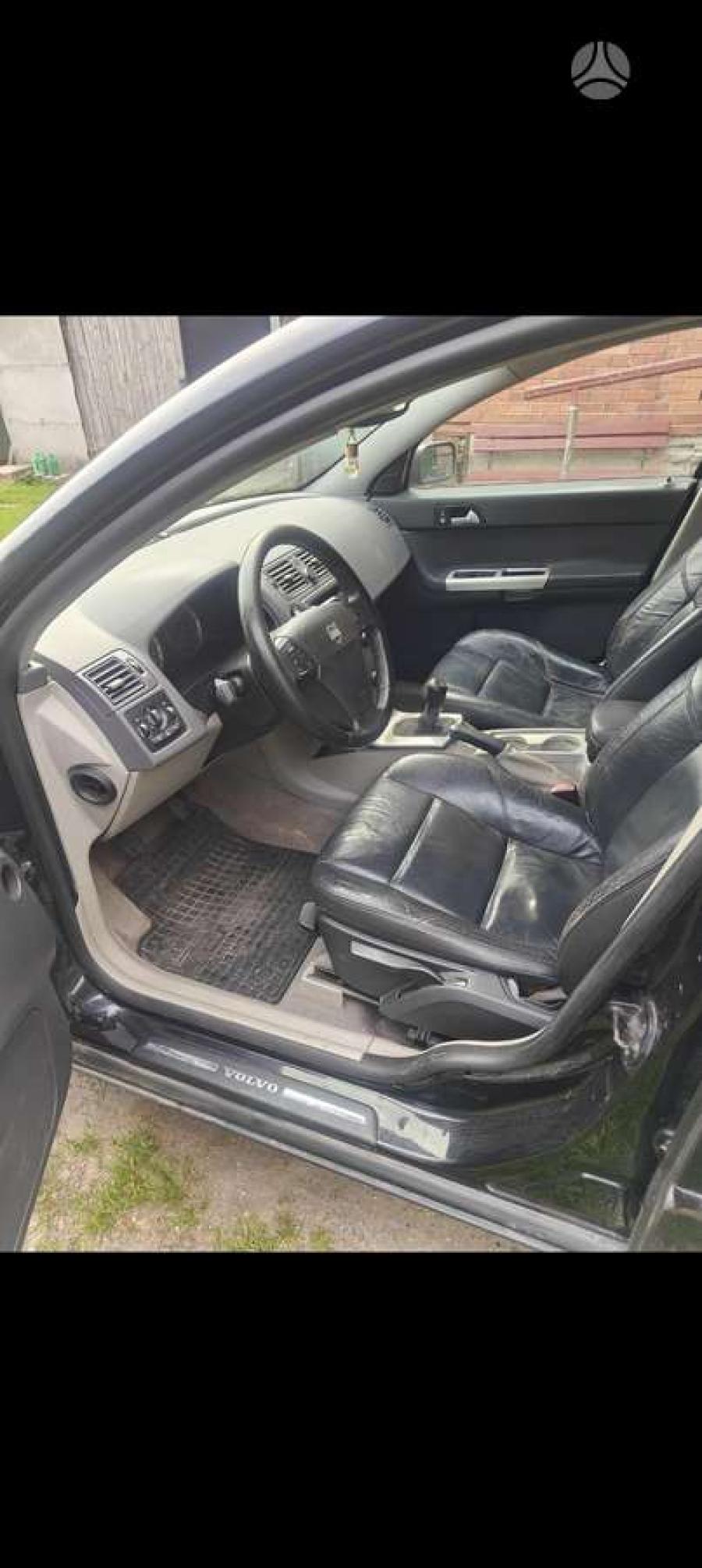 Melns Volvo V50 2005 Viļņa, ar dzinēja tilpumu 2.00 L un nobraukumu 393 tūkst. km par 1700 €, foto 6 vietnē AUTOMOTO.COM.LV