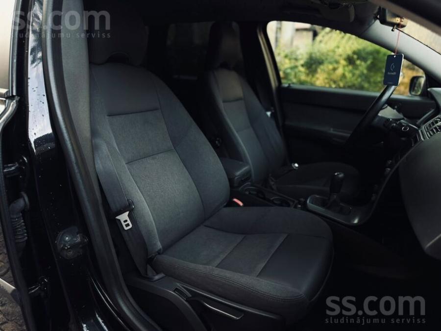 Melns Volvo V50 2005 Cēsis, ar dzinēja tilpumu 1.60 L un nobraukumu 0 tūkst. km par 1190 €, foto 12 vietnē AUTOMOTO.COM.LV