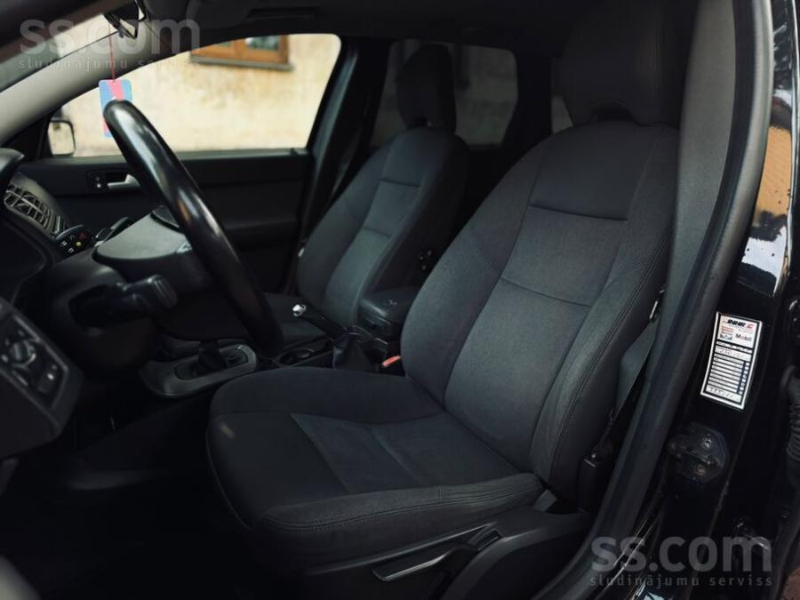 Melns Volvo V50 2005 Cēsis, ar dzinēja tilpumu 1.60 L un nobraukumu 0 tūkst. km par 1190 €, foto 13 vietnē AUTOMOTO.COM.LV