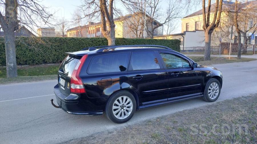 Черный Вольво В50 2005 в Елгава, объемом двигателя 2.00 л и пробегом 315 тыс. км за 2000 €, фото 3 на AUTOMOTO.COM.LV