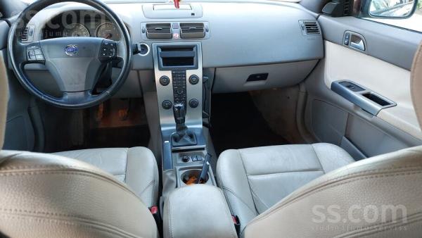 Melns Volvo V50 2005 Jelgava, ar dzinēja tilpumu 2.00 L un nobraukumu 315 tūkst. km par 2000 €, foto 5 vietnē AUTOMOTO.COM.LV