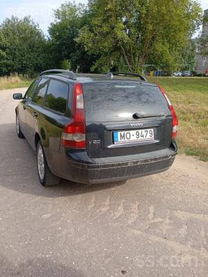 Черный Вольво В50 2005 в Даугавпилс, объемом двигателя 1.60 л и пробегом 394 тыс. км за 1500 €, фото 3 на AUTOMOTO.COM.LV
