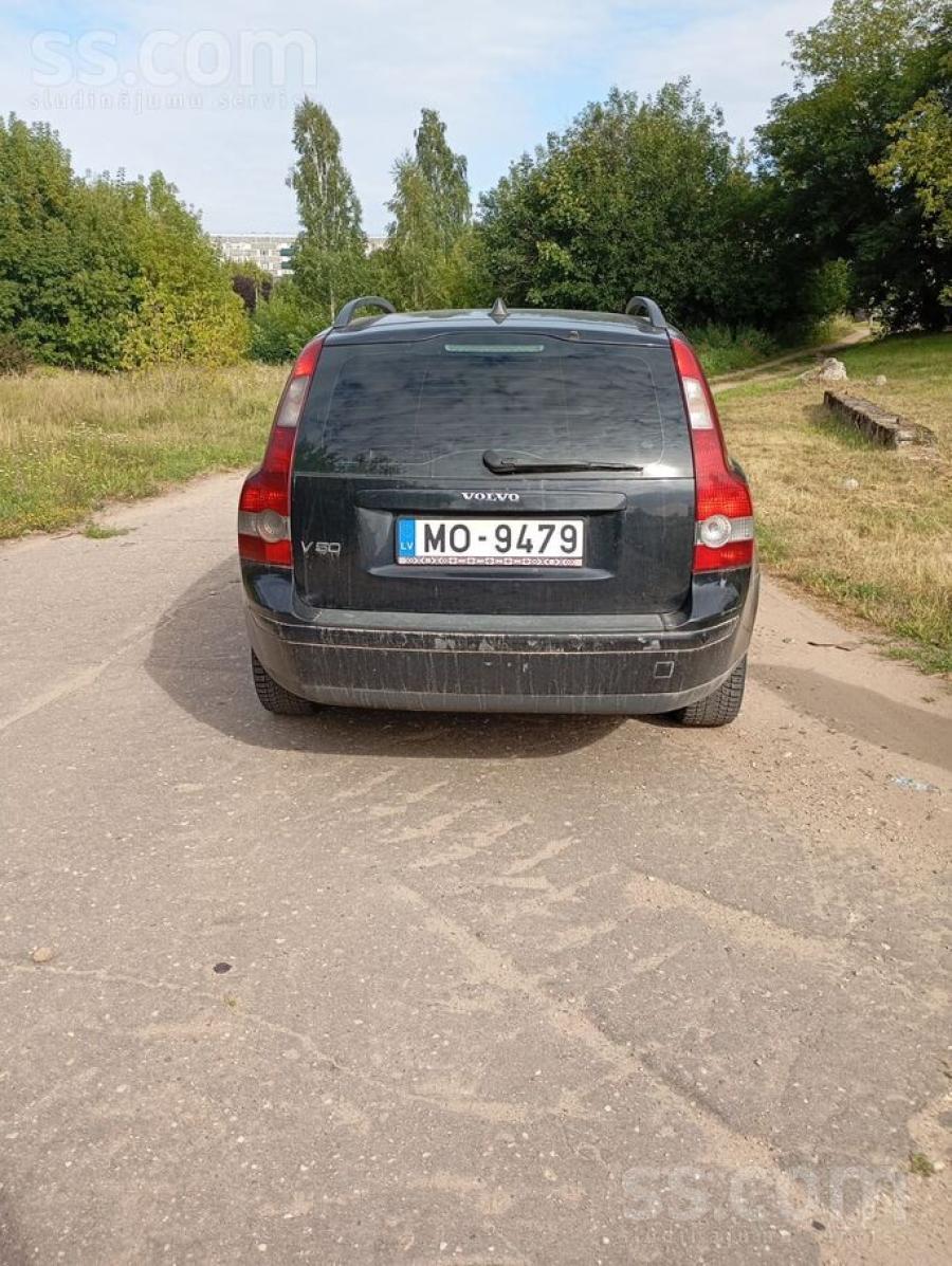 Черный Вольво В50 2005 в Даугавпилс, объемом двигателя 1.60 л и пробегом 394 тыс. км за 1500 €, фото 4 на AUTOMOTO.COM.LV