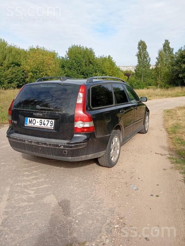 Черный Вольво В50 2005 в Даугавпилс, объемом двигателя 1.60 л и пробегом 394 тыс. км за 1500 €, фото 4 на AUTOMOTO.COM.LV