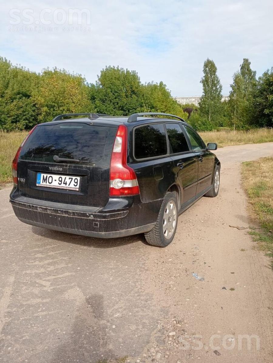 Черный Вольво В50 2005 в Даугавпилс, объемом двигателя 1.60 л и пробегом 394 тыс. км за 1500 €, фото 5 на AUTOMOTO.COM.LV