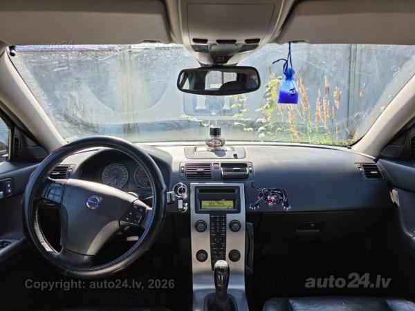 Black Volvo V50 2005 in Tallinn, with an engine capacity of 2.00 L and mileage of 307 thousand km for 799 €, photo 5 on AUTOMOTO.COM.LV