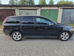 Melns Volvo V50 2005 Rīga, ar dzinēja tilpumu 2.50 L un nobraukumu 293 tūkst. km par 1000 €, foto 5 vietnē AUTOMOTO.COM.LV