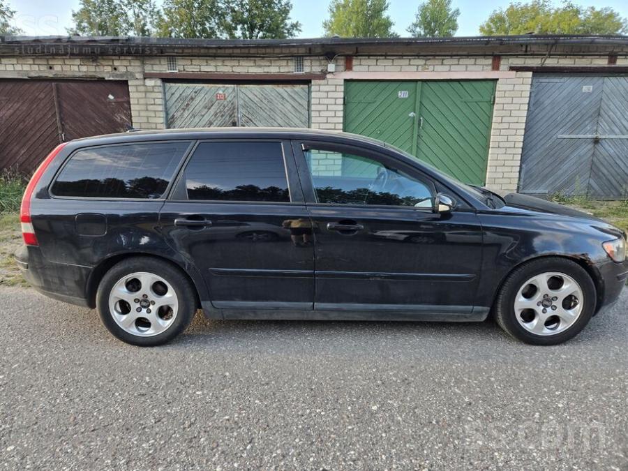 Melns Volvo V50 2005 Rīga, ar dzinēja tilpumu 2.50 L un nobraukumu 293 tūkst. km par 1000 €, foto 5 vietnē AUTOMOTO.COM.LV