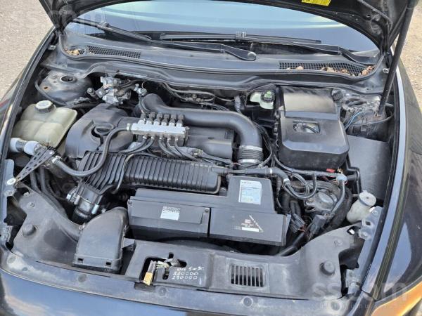 Black Volvo V50 2005 in Riga, with an engine capacity of 2.50 L and mileage of 293 thousand km for 1000 €, photo 6 on AUTOMOTO.COM.LV