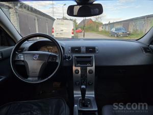 Melns Volvo V50 2005 Rīga, ar dzinēja tilpumu 2.50 L un nobraukumu 293 tūkst. km par 1000 €, foto 8 vietnē AUTOMOTO.COM.LV