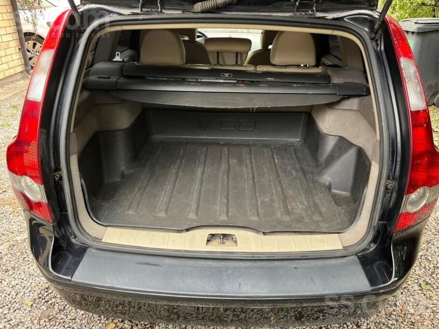 Black Volvo V50 2005 in Jurmala, with an engine capacity of 2.00 L and mileage of 360 thousand km for 850 €, photo 3 on AUTOMOTO.COM.LV