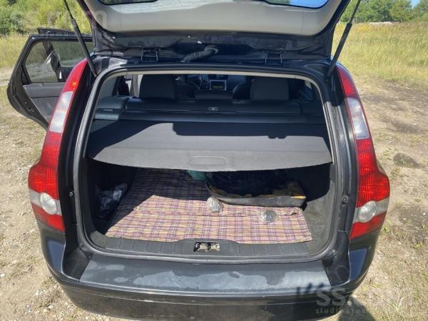 Melns Volvo V50 2005 Ventspils, ar dzinēja tilpumu 2.00 L un nobraukumu 346 tūkst. km par 1200 €, foto 3 vietnē AUTOMOTO.COM.LV