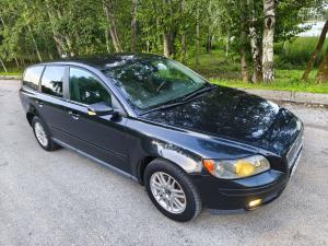 Black Volvo V50 2005 in Taurage, with an engine capacity of 1.60 L and mileage of 299 thousand km for 1480 €, photo 3 on AUTOMOTO.COM.LV