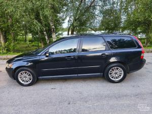 Black Volvo V50 2005 in Taurage, with an engine capacity of 1.60 L and mileage of 299 thousand km for 1480 €, photo 6 on AUTOMOTO.COM.LV
