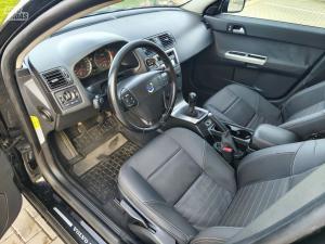 Black Volvo V50 2005 in Taurage, with an engine capacity of 1.60 L and mileage of 299 thousand km for 1480 €, photo 9 on AUTOMOTO.COM.LV