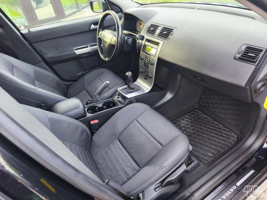 Black Volvo V50 2005 in Taurage, with an engine capacity of 1.60 L and mileage of 299 thousand km for 1480 €, photo 10 on AUTOMOTO.COM.LV