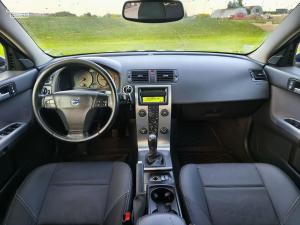 Black Volvo V50 2005 in Taurage, with an engine capacity of 1.60 L and mileage of 299 thousand km for 1480 €, photo 11 on AUTOMOTO.COM.LV