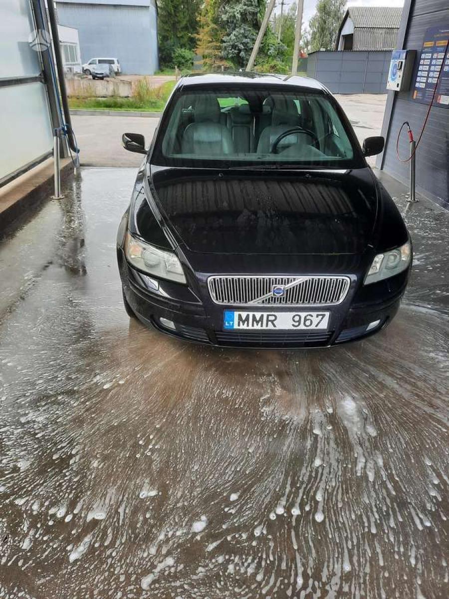 Черный Вольво В50 2005 в Шакяй, объемом двигателя 2.00 л и пробегом 347 тыс. км за 1350 €, фото 1 на AUTOMOTO.COM.LV