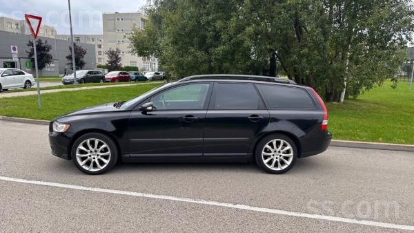 Melns Volvo V50 2005 Rīga, ar dzinēja tilpumu 1.60 L un nobraukumu 342 tūkst. km par 1450 €, foto 3 vietnē AUTOMOTO.COM.LV
